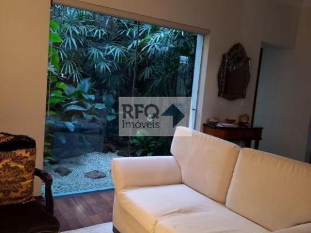 Casa a Venda com 3 dormitórios à 150mts do Parque da Independência com segurança na rua 24horas