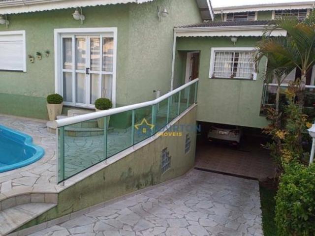 Casa à Venda com 3 Dormitórios, Área Gourmet e Piscina em Atibaia