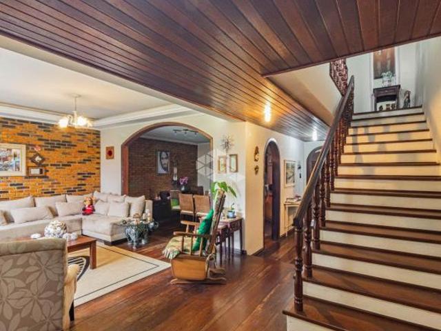Casa à venda com 3 dormitórios e 4 vagas, Bairro Espírito Santo