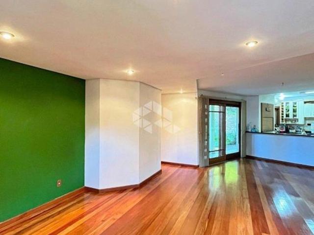 Casa à venda com 3 dormitórios e 230 m² no bairro Belém Velho