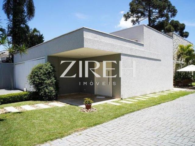CASA À VENDA COM 3 DORMITÓRIOS E PISCINA NO BACACHERI