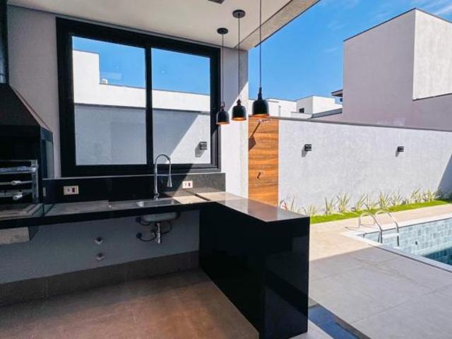 Casa à venda com 3 dormitórios e piscina em condomínio na cidade de Hortolândia