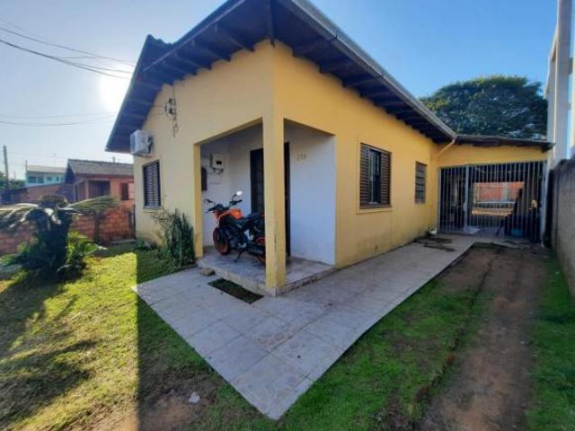 Casa à Venda com 3 Dormitórios e Piscina em Três Portos Esteio