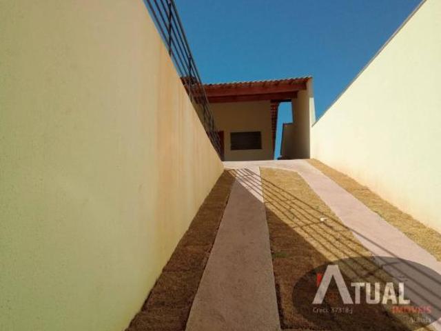 Casa a venda com 3 dormitórios e piscina Terra Preta/Mairiporã