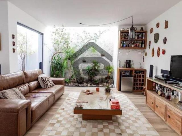 Casa à Venda com 3 Dormitórios no Campo Belo