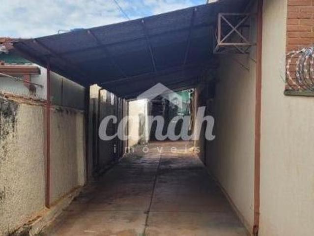 Casa á venda com 3 dormitórios no bairro Vila Tibério, em Ribeirão Preto