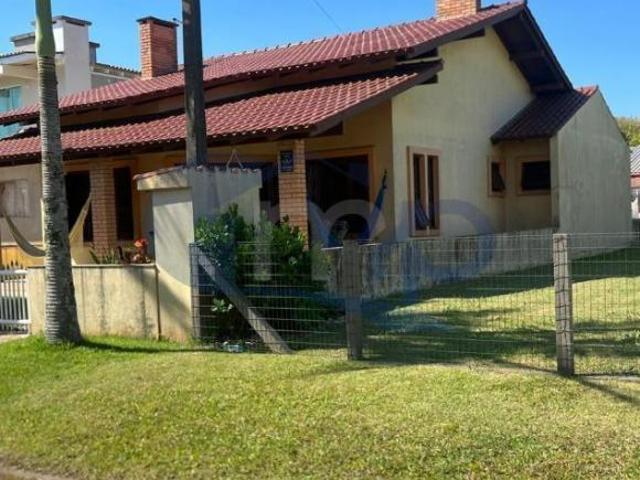 Casa a venda com 3 dormitorios na Praia Paraiso em Torres/RS