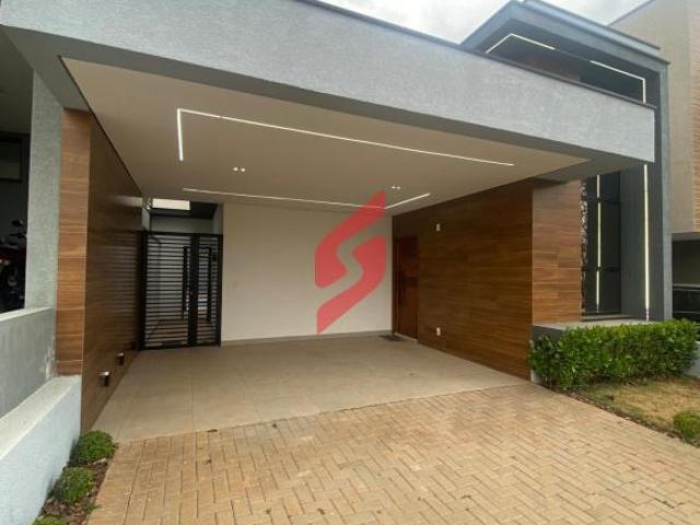 Casa à Venda com 3 Dormitórios, na Zona Norte