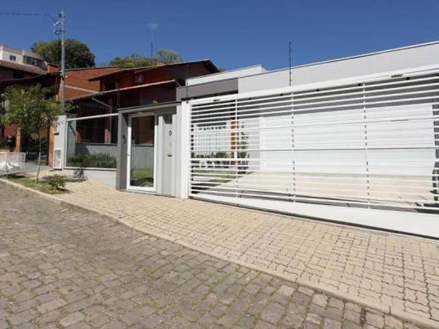 Casa à venda com 3 dormitórios, sendo 1 suíte, 2 vagas, Ana Rech, Caxias do Sul, RS