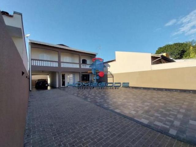 Casa à venda com 3 dormitórios sendo 1 suíte, varanda gourmet, 6 vagas, próximo a Bosch em Campinas