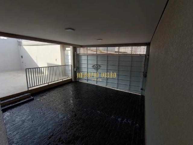 Casa à venda com 3 Dormitórios, sendo 1 Suíte com Closet e Cozinha Planejada no Bairro Cezar De Souz