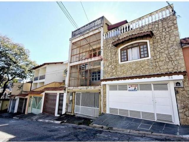 Casa a venda com 3 dormitórios sendo 1 suíte com varanda
