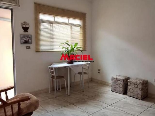 Casa à venda com 3 dormitórios sendo 1 suíte em excelente localização na Vila Tatetuba!