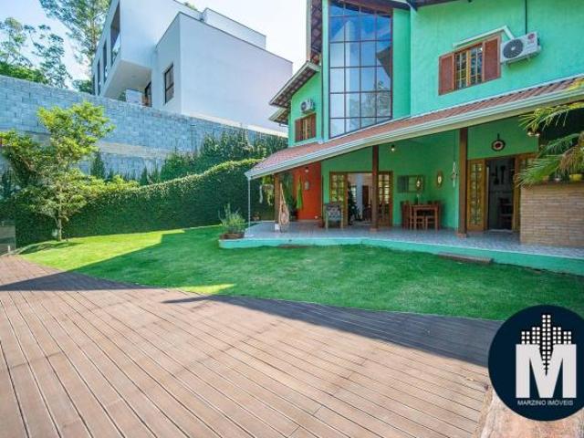 Casa à venda com 3 dormitórios, sendo suítes Granja Viana Embu das Artes