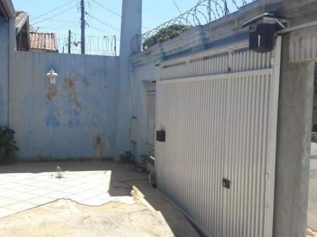 CASA A VENDA COM 3 DORMITORIOS SENDO UMA SUITE E 3 VAGAS