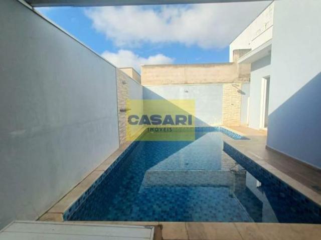 Casa á venda com 3 dormitórios, suíte, piscina com prainha e área gourmet, em Boituva/SP