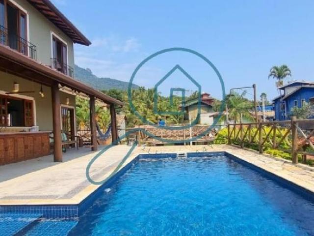 CASA À VENDA COM 3 DORMITÓRIOS  PISCINA  CHURRASQUEIRA  VISTA PARA O MAR  PRÓXIMO A PRAIA DO CURRAL