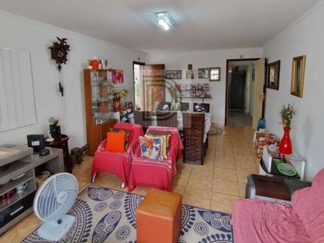 Casa á venda com 3 dormitórios, próximo da USP.