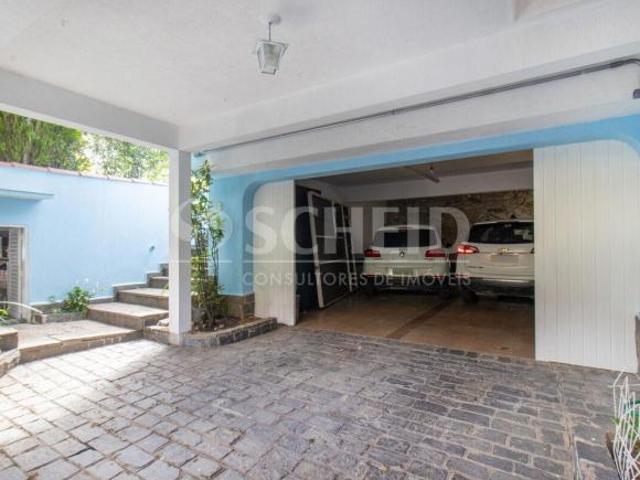 Casa à venda com 3 dorms, sendo 3 suítes 6 vagas com piscina Jd. Prudência