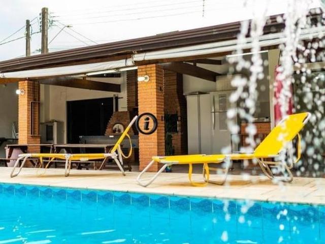 Casa à venda com 3 suítes na enseada