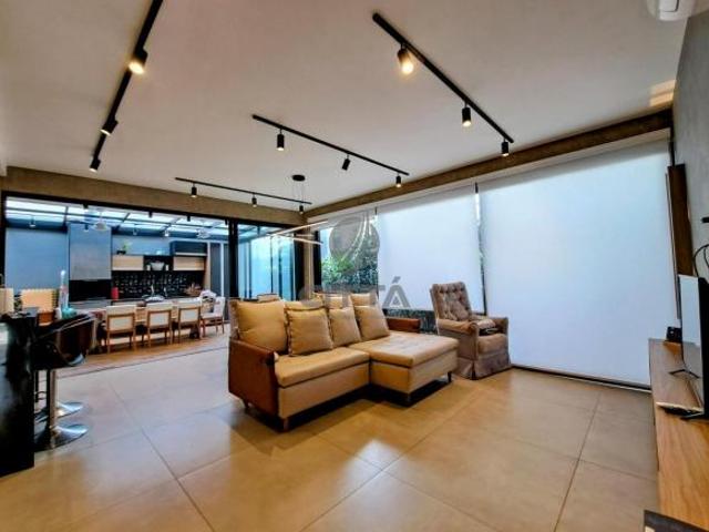 Casa à venda com 3 suítes no bairro Mansões Santo Antônio em Campinas/SP