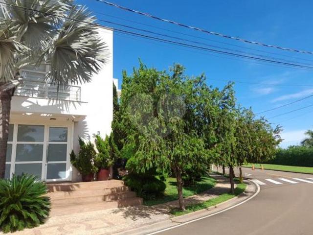 Casa à venda com 3 suítes no condomínio Damha III, São Carlos