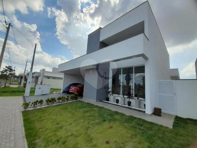 Casa à venda com 3 suítes no condomínio Damha IV, São Carlos