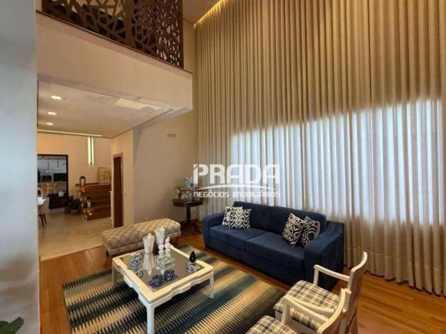 Casa à venda com 3 suítes no Condomínio Versailles Uberlândia / MG