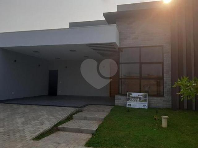 Casa à venda com 3 suítes no condomínio Village Damha IV, São Carlos