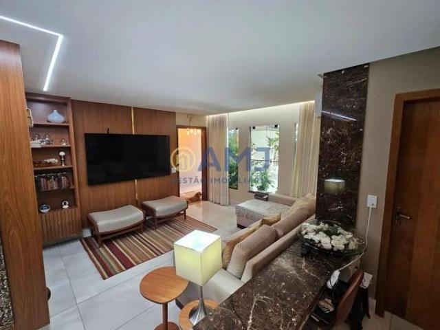 Casa à venda com 3 suítes no Jardim América, Goiânia, GO
