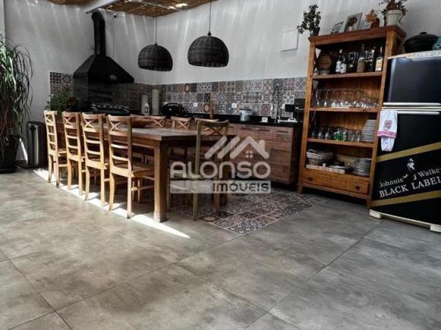 CASA À VENDA COM 3 SUÍTES NO JARDIM LONDRINA