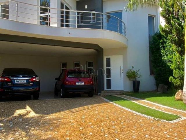Casa à venda com 3 suítes no Swiss Park em Campinas