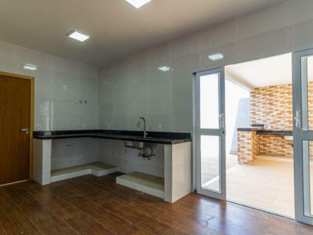 Casa à Venda com 3 Suítes, Ampla Área de Lazer e Acabamento de Alto Padrão Jardim Botânico