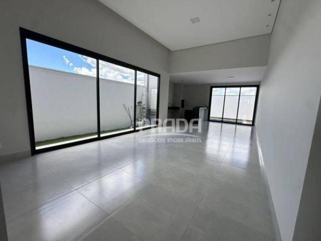 Casa à venda com 3 suítes Condomínio Reserva Novo Mundo Uberlândia/MG