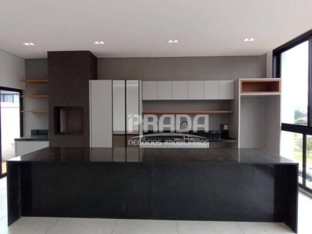 Casa à venda com 3 suítes Condomínio Terras Alpha Uberlândia/MG