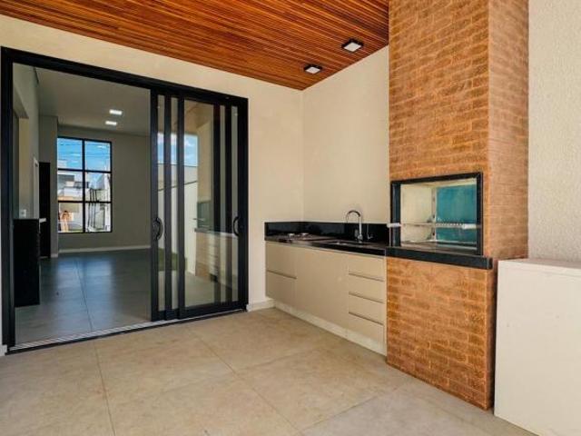 Casa à venda com 3 suítes e churrasqueira em condomínio na cidade de Paulínia