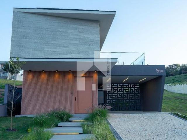 Casa à venda com 3 suítes e piscina, 255m² Condomínio São Giovani Itatiba SP