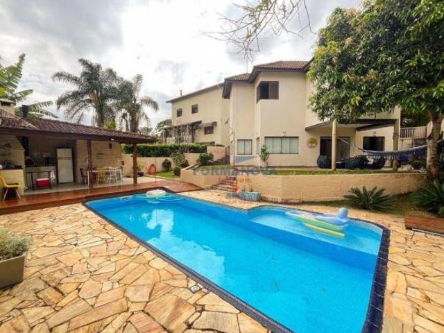Casa à venda com 3 Suítes e Piscina, na Granja Viana