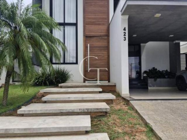 Casa à Venda com 3 suítes e Piscina no Condomínio Mirante dos Ypês em Salto SP