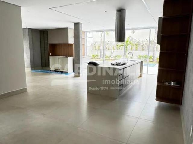 Casa à venda com 3 suítes e piscina no Condomínio Vevey no Swiss Park Campinas