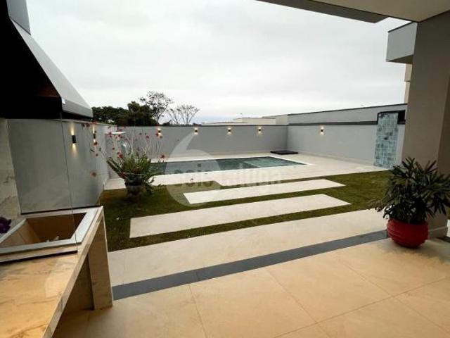 Casa à Venda, com 3 suites e piscina, no Residencial Evidências Indaiatuba, SP