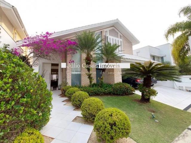 Casa Alto Padrão em Condomínio Fechado com 3 Suítes, Piscina e Espaço Gourmet