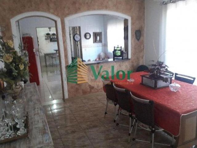 Casa à venda com 3 suítes em Conjunto Habitacional Dom Constantino Amstalden, São Carlos