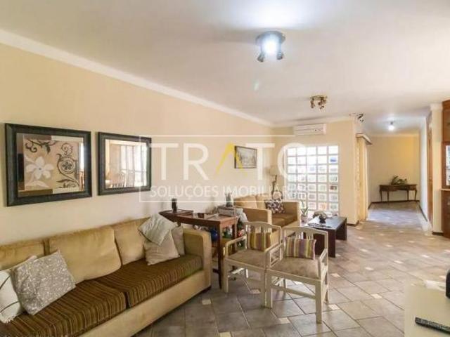 Casa à venda com 3 suítes em Sousas, Campinas