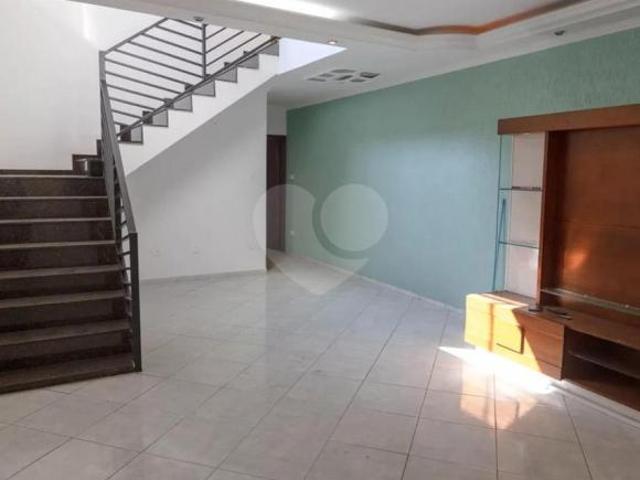 Casa á venda com 3 suite e 2 vagas de garagem