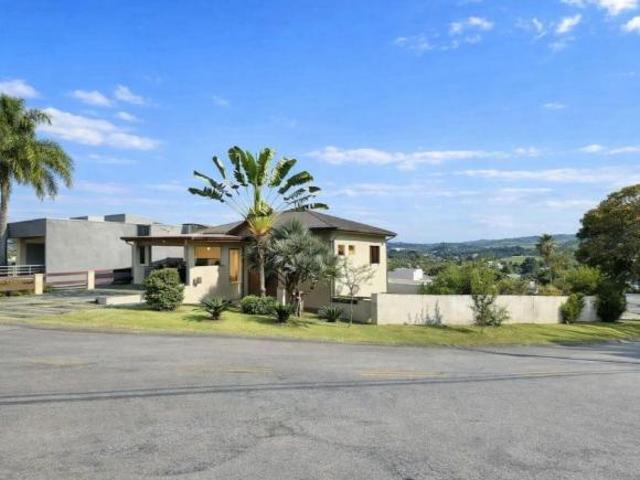 Casa à venda com 3 suítes Golf Gardens, Carapicuíba, SP