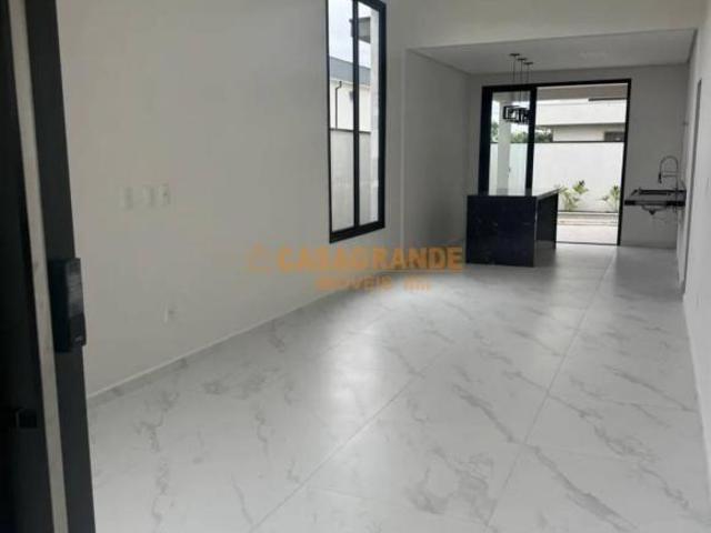 Casa à venda com 3 suítes piscina Condomínio Veredas dos Campos