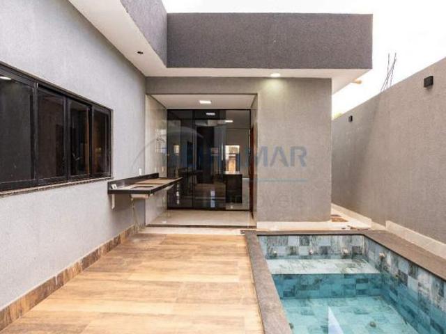 Casa à venda com 3 suítes, piscina e 2 vagas de garagem em Vicente Pires