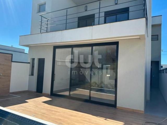 Casa à Venda com 3 Suítes, Piscina e Espaço Gourmet | Conforto e Sofisticação
