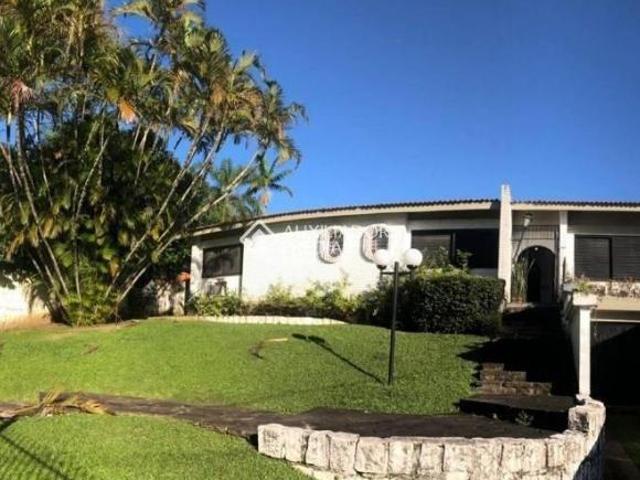Casa a venda com 3 suites sendo 331m² no bairro Cristal